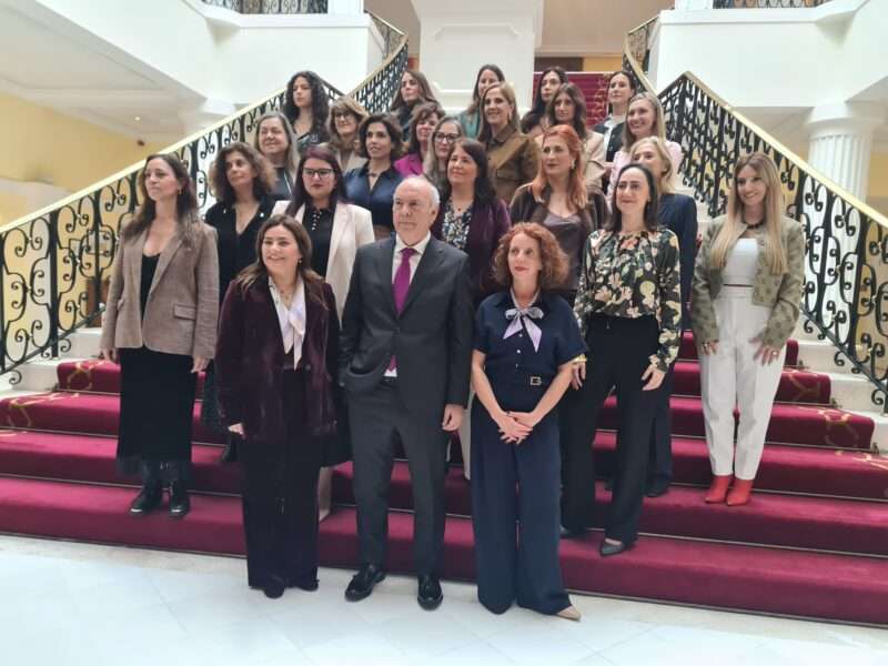 EXECUTIVE TEA CLUB DESAFIOU MULHERES A “PENSAR FORA DA CAIXA” NO THE ...